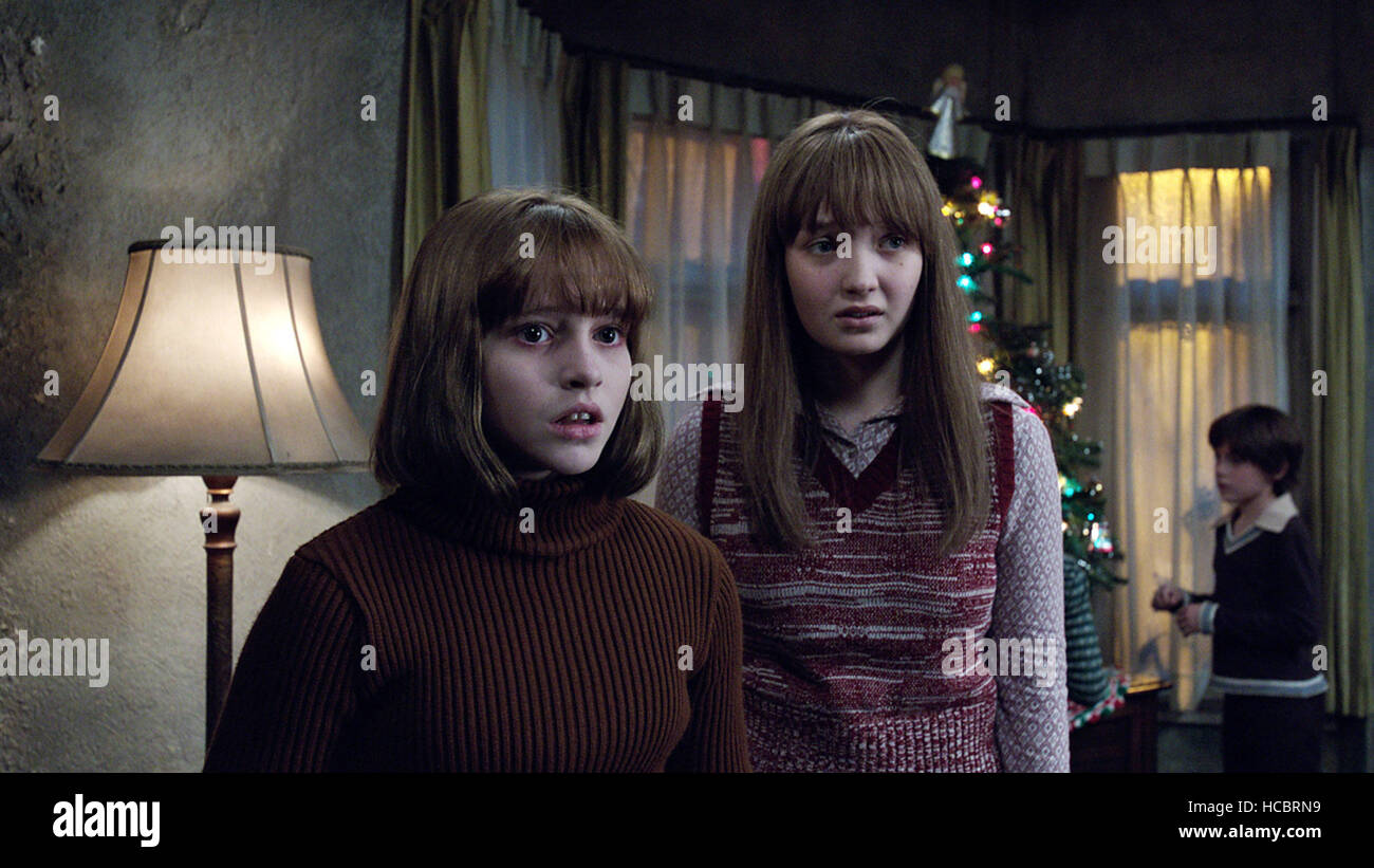 THE CONJURING 2, from left: Madison Wolfe, Lauren Esposito, Patrick ...