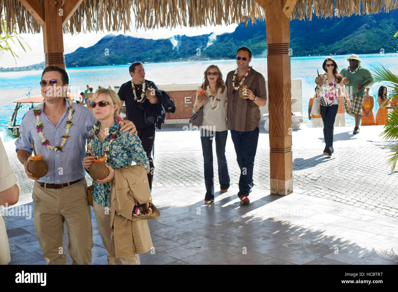 COUPLES RETREAT, from left: Jason Bateman, Kristen Bell, Jon Favreau ...