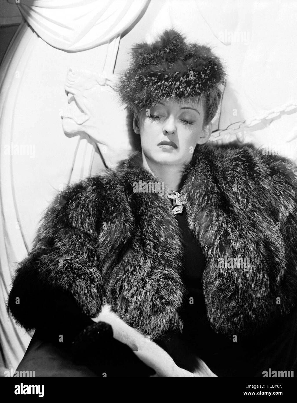 DARK VICTORY, Bette Davis, portrait by George Hurrell, 1939 Stock Photo ...