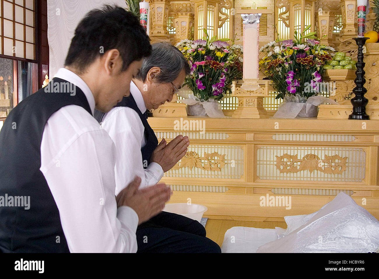 DEPARTURES, (aka OKURIBITO), from left: Masahiro Motoki, Tsutomu ...