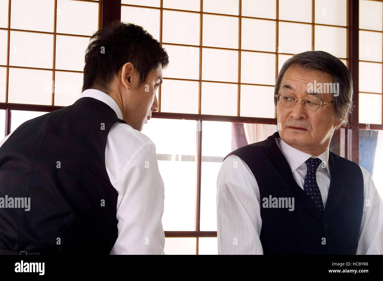 DEPARTURES, (aka OKURIBITO), from left: Masahiro Motoki, Tsutomu ...