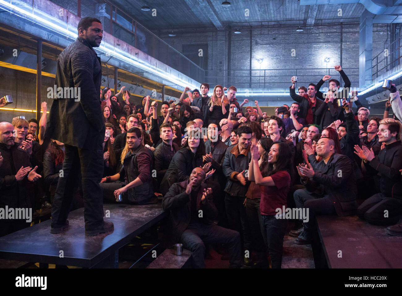 DIVERGENT, Mekhi Phifer (front), Shailene Woodley (back center), 2014 ...