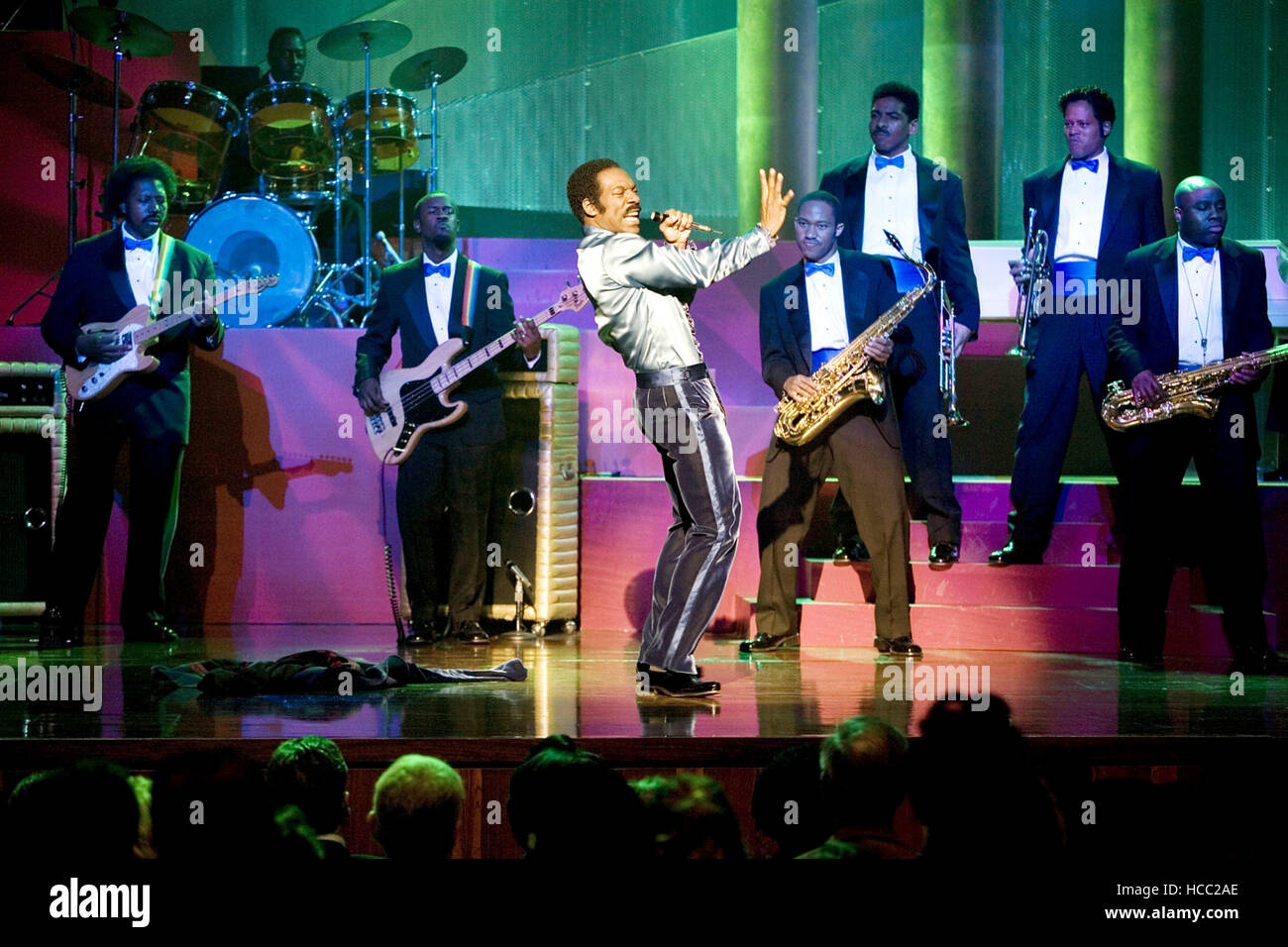 DREAMGIRLS, Eddie Murphy (center), Jamar Welch (fourth from right ...