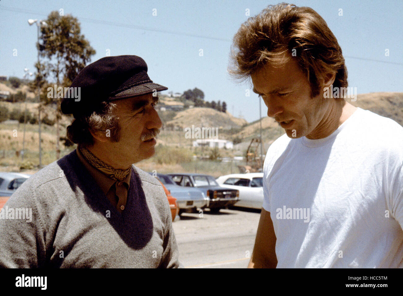 DIRTY HARRY, director Don Siegel, Clint Eastwood on set, 1971 Stock ...
