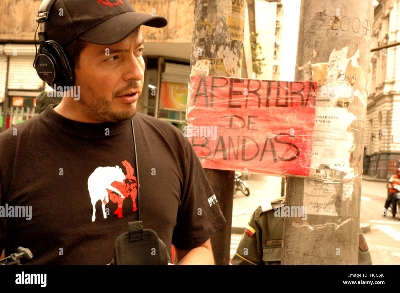 DOG EAT DOG, (aka PERRO COME PERRO), director Carlos Moreno, on set ...