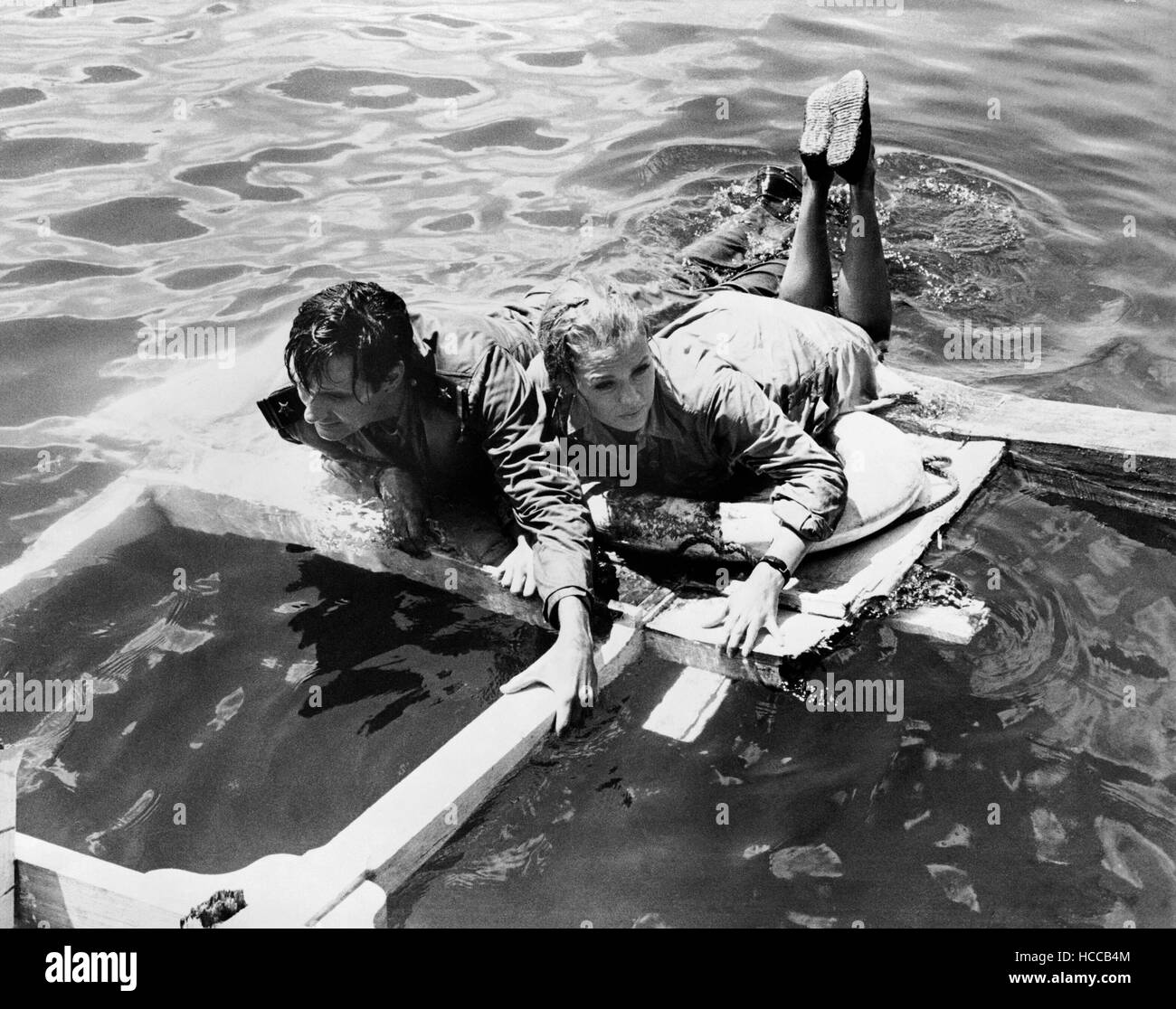 THE EXTRAORDINARY SEAMAN, from left: Alan Alda, Faye Dunaway, 1969 ...