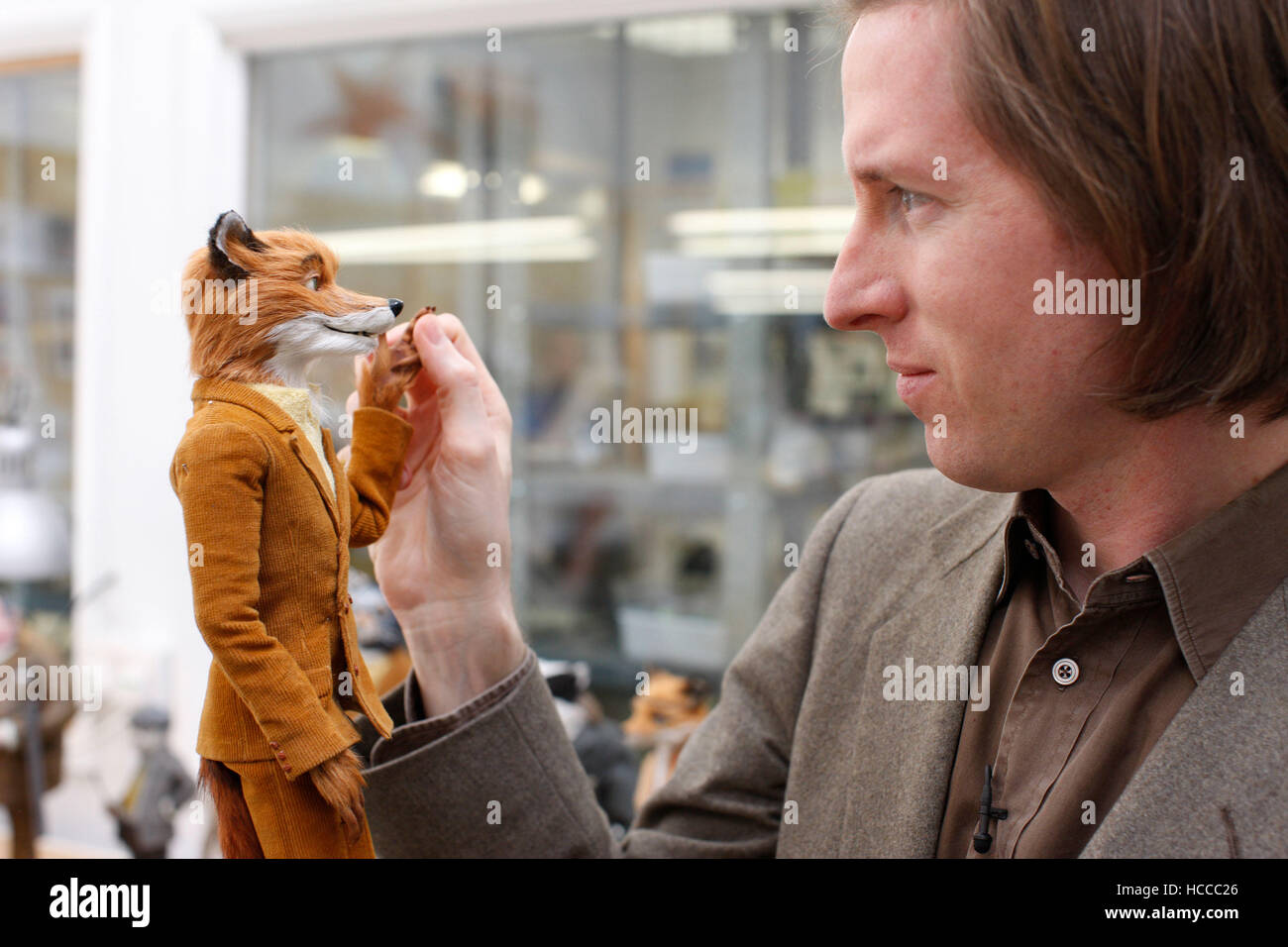 FANTASTIC MR. FOX, director Wes Anderson, with Mr. Fox puppet, on set ...