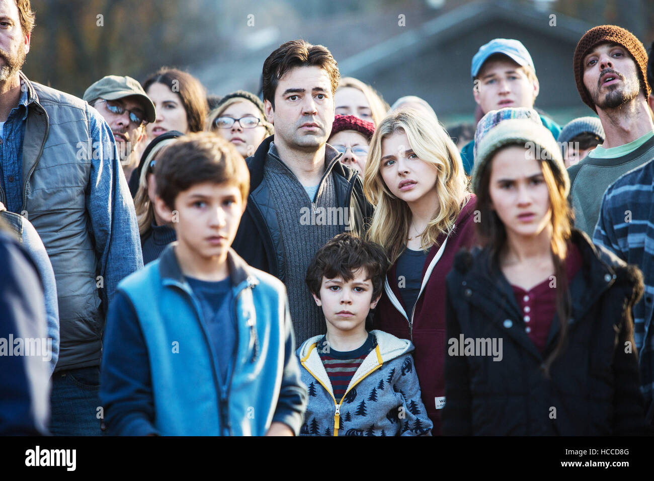 THE 5TH WAVE, (aka THE FIFTH WAVE), Ron Livingston (back, center ...