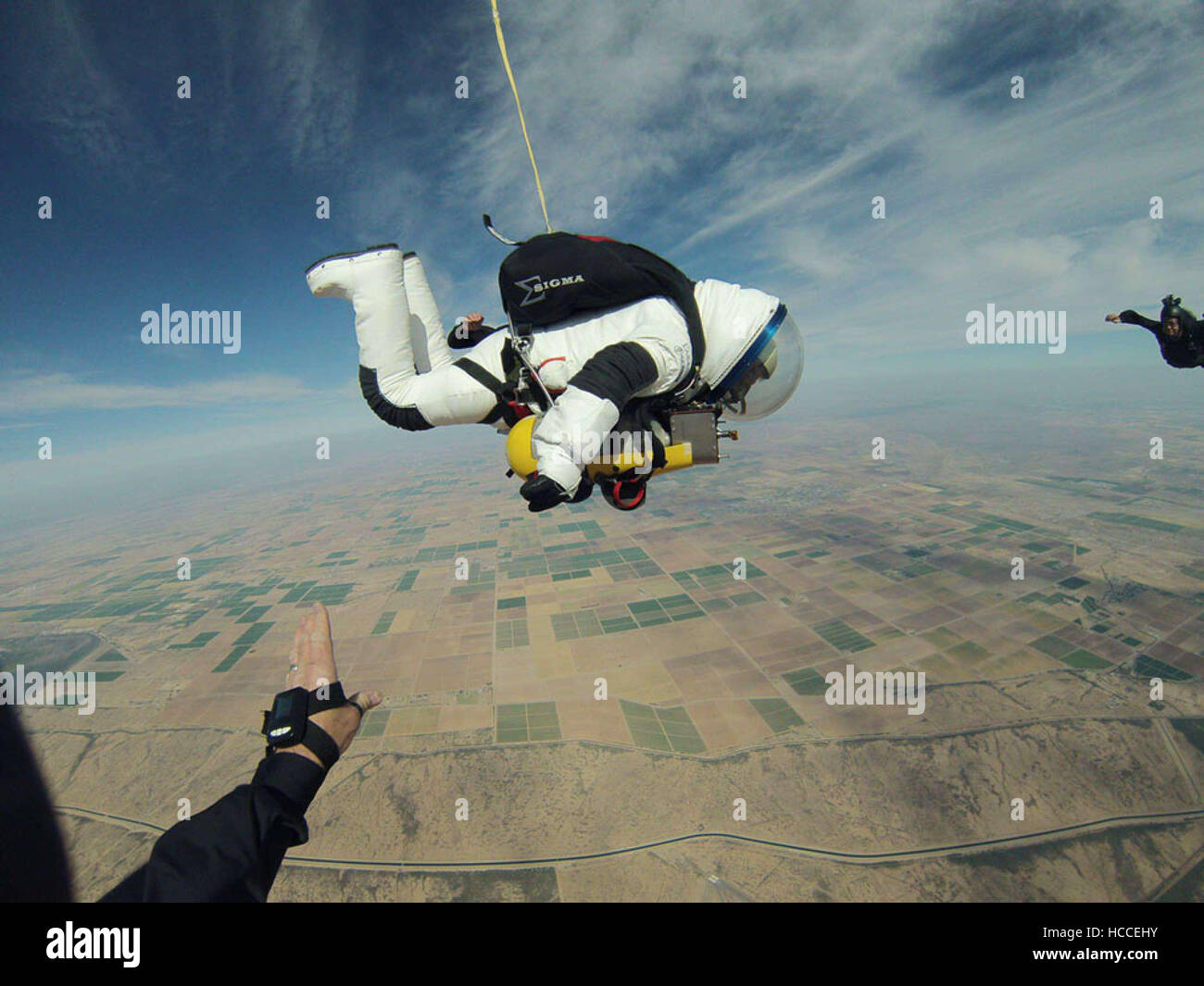 14 MINUTES FROM EARTH, (aka FOURTEEN MINUTES FROM EARTH), Safety divers ...