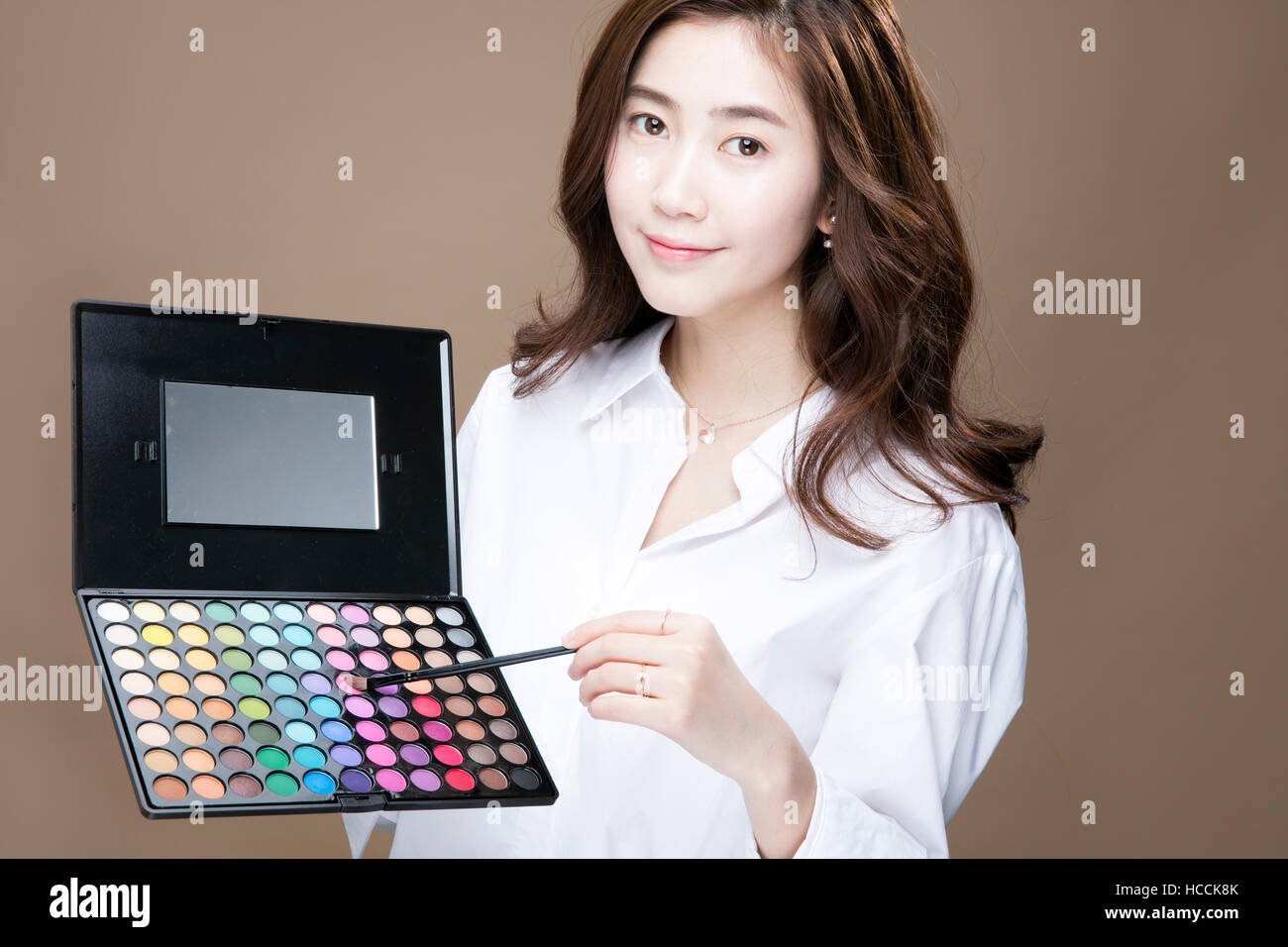 Palette woman hi-res stock photography and images - Alamy