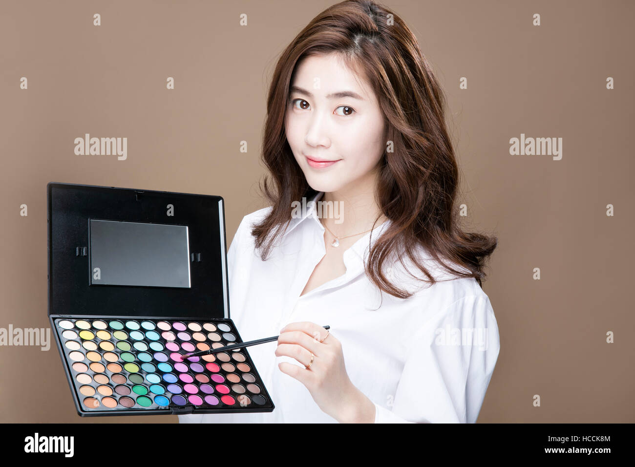 Palette woman hi-res stock photography and images - Alamy