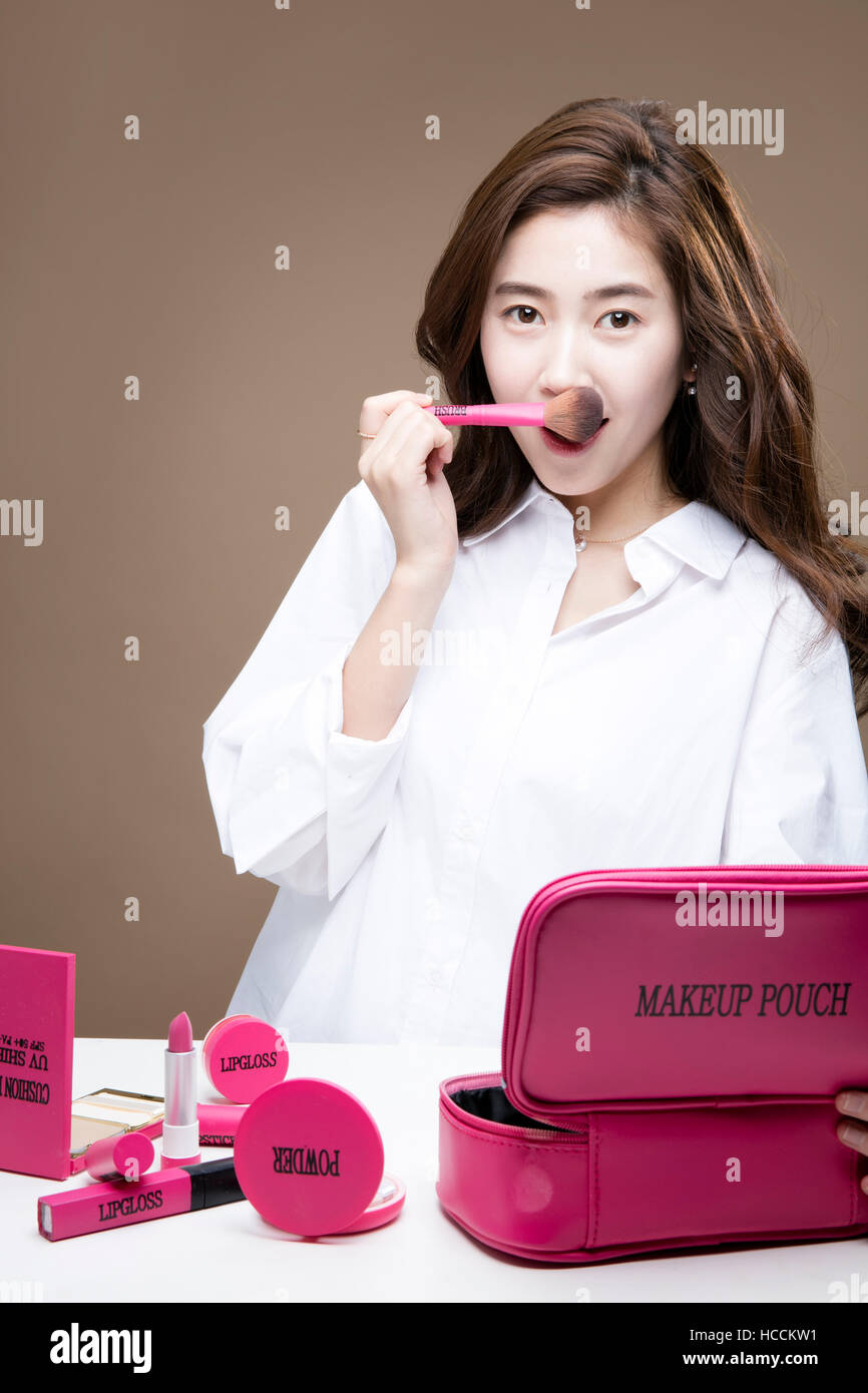 Woman applying powder hi-res stock photography and images - Alamy