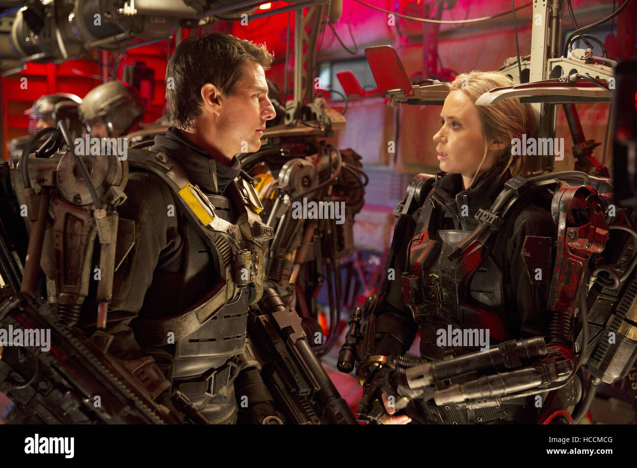 EDGE OF TOMORROW, from left: Tom Cruise, Emily Blunt, 2014. ph: David ...
