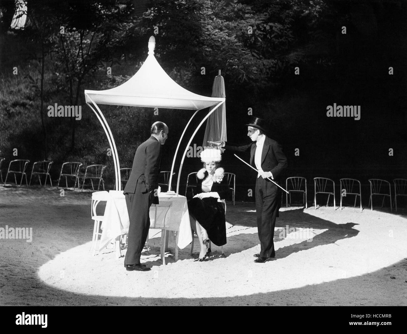 8 1/2, from left: Cesarino Miceli Picardi, Sandra Milo, Ian Dallas ...