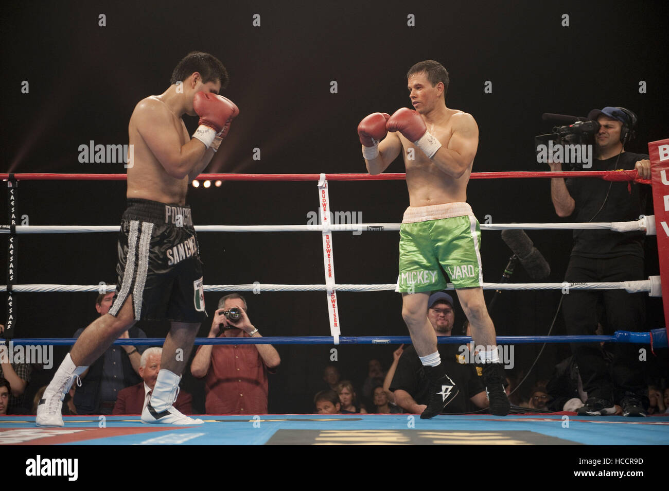 THE FIGHTER, from left: Miguel Espino, Mark Wahlberg, 2010. ph: Jojo Whilden/©Paramount Pictures ...