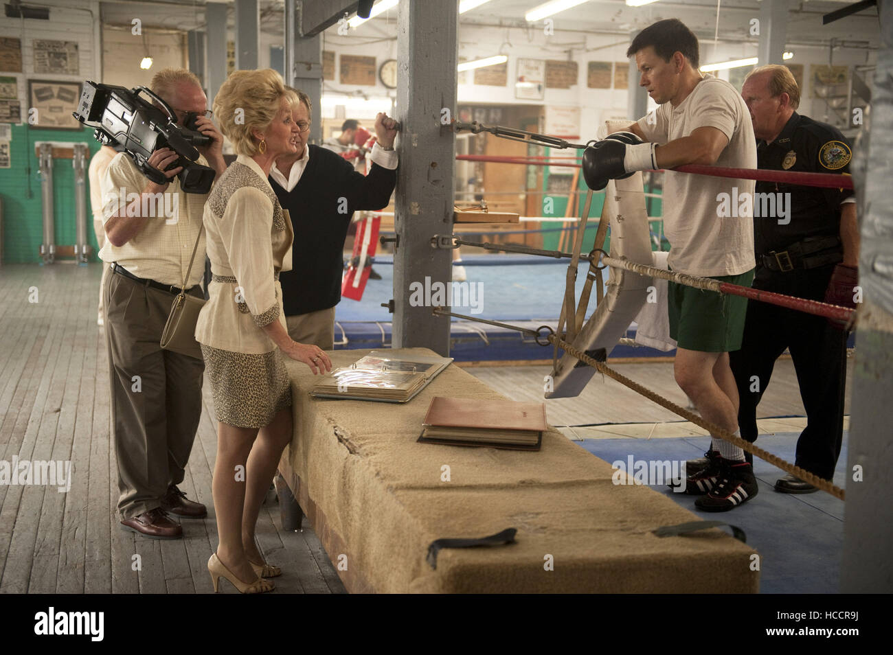 THE FIGHTER, front, from left: Melissa Leo, Mark Wahlberg, 2010. ph ...