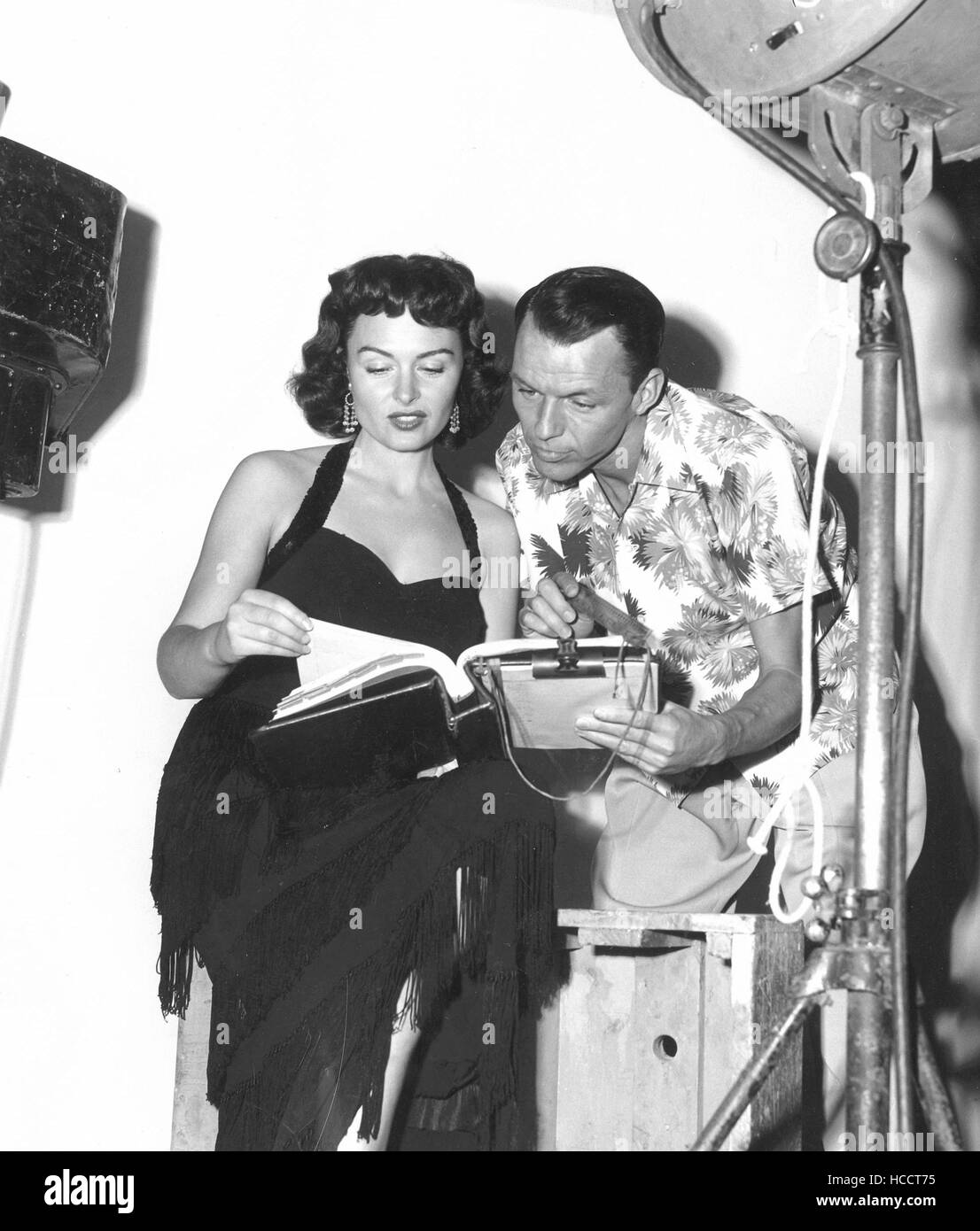FROM HERE TO ETERNITY, from left: Donna Reed, Frank Sinatra, on set, 1953 Stock Photo - Alamy