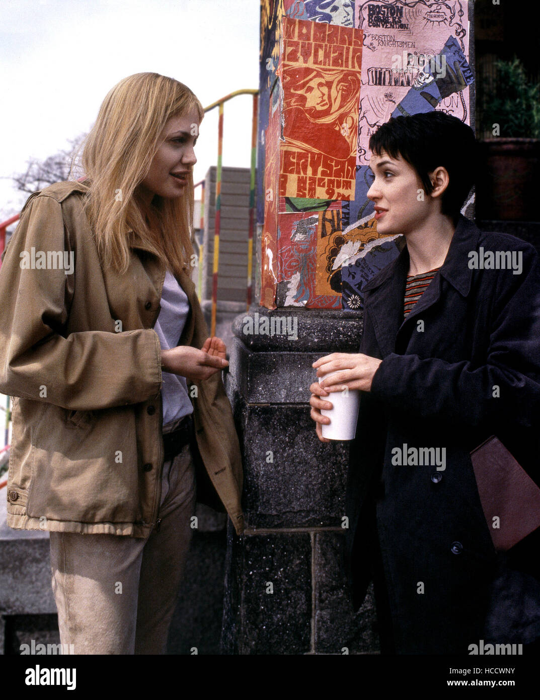 GIRL, INTERRUPTED, Angelina Jolie, Winona Ryder on the set, 1999, (c ...