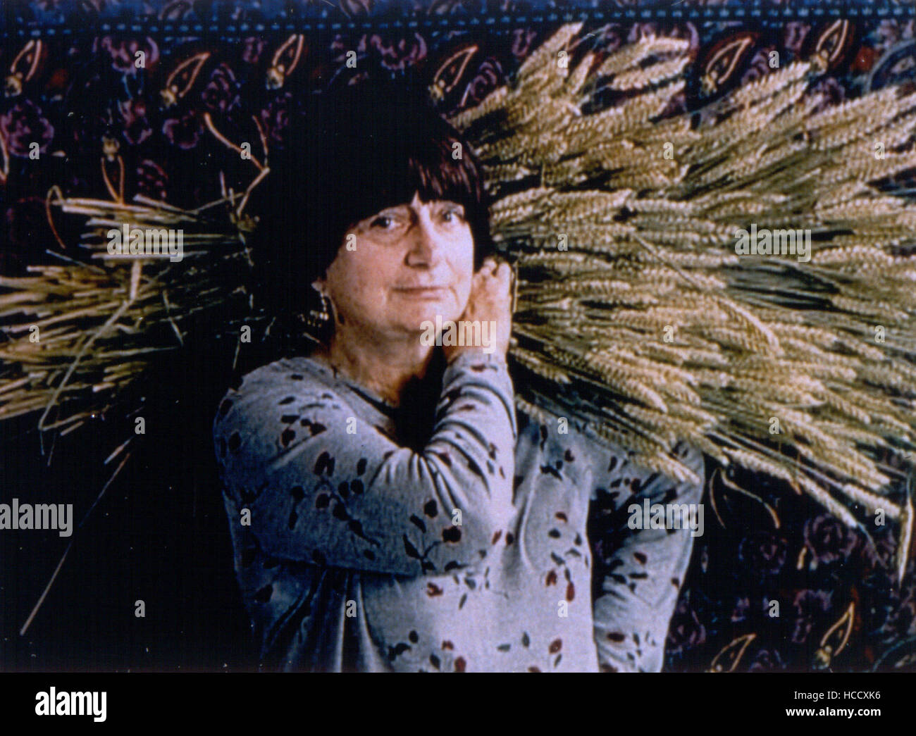 THE GLEANERS & I, (aka THE GLEANERS AND I, aka LES GLANEURS ET LA GLANEUSE), director Agnes ...