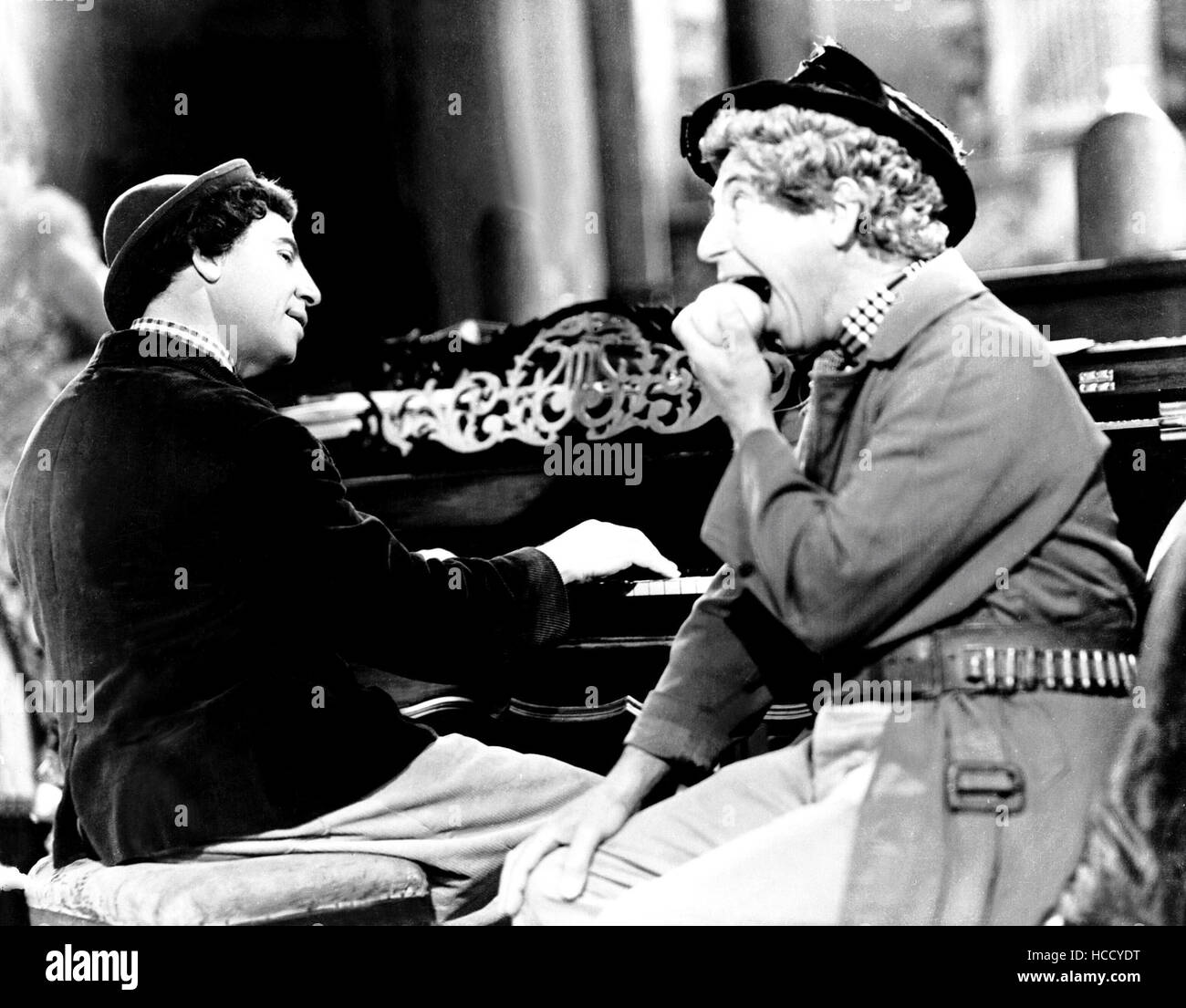 GO WEST, Chico Marx, Harpo Marx, 1940 Stock Photo - Alamy