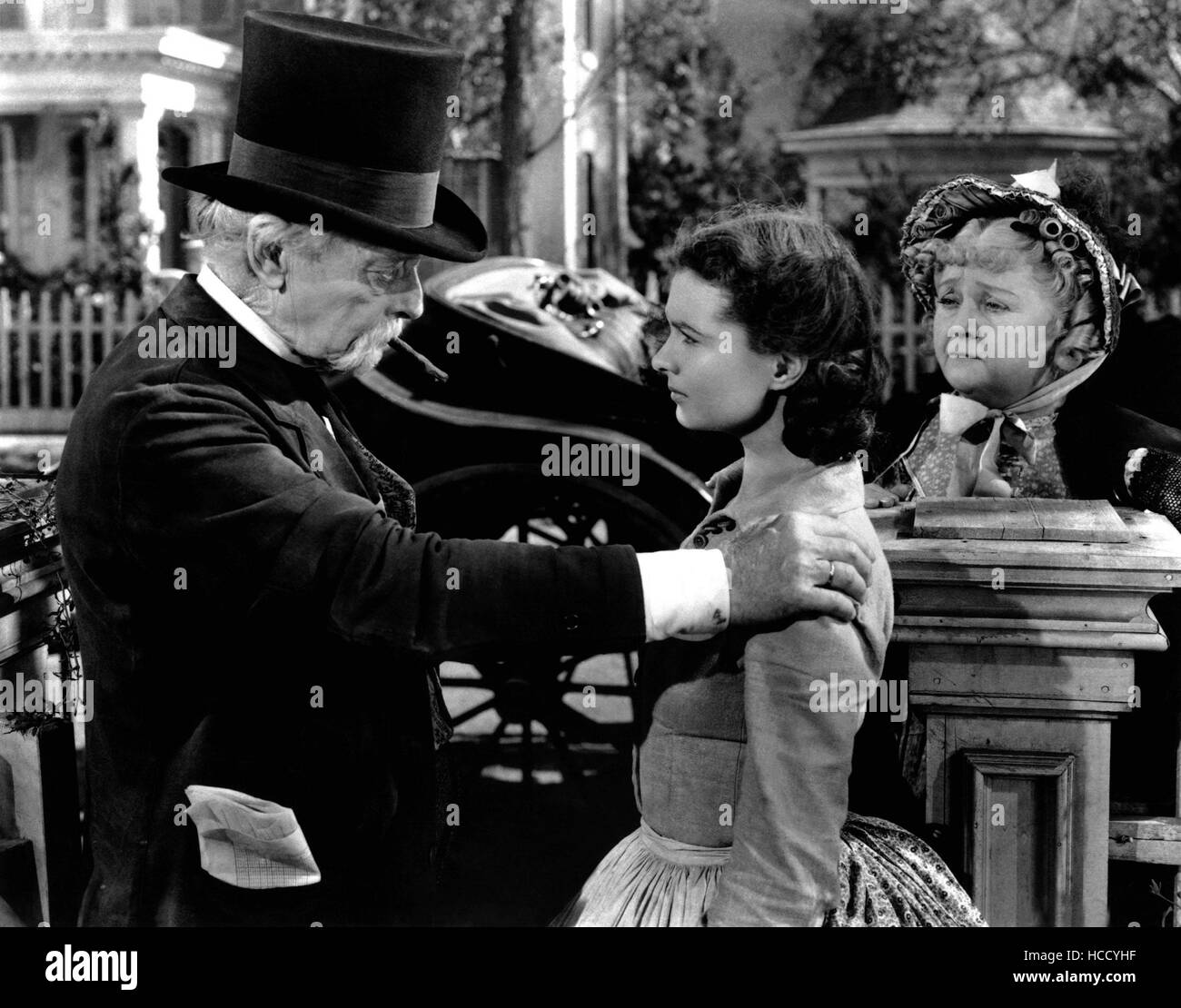 GONE WITH THE WIND, from left: Harry Davenport, Vivien Leigh, Leona ...
