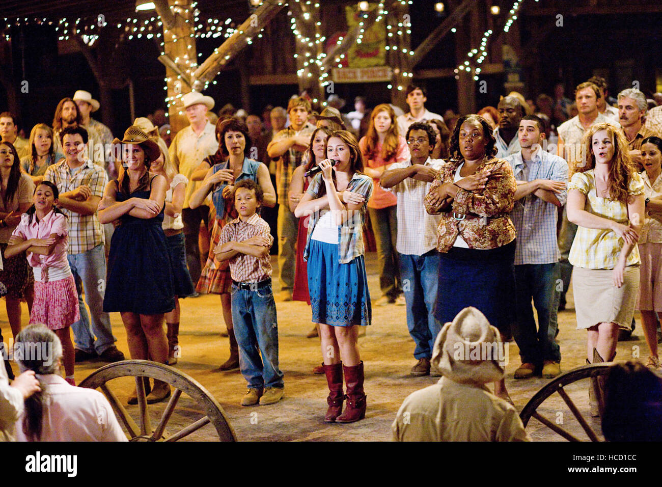 HANNAH MONTANA: THE MOVIE, Miley Cyrus (with microphone), 2009. ©Walt ...