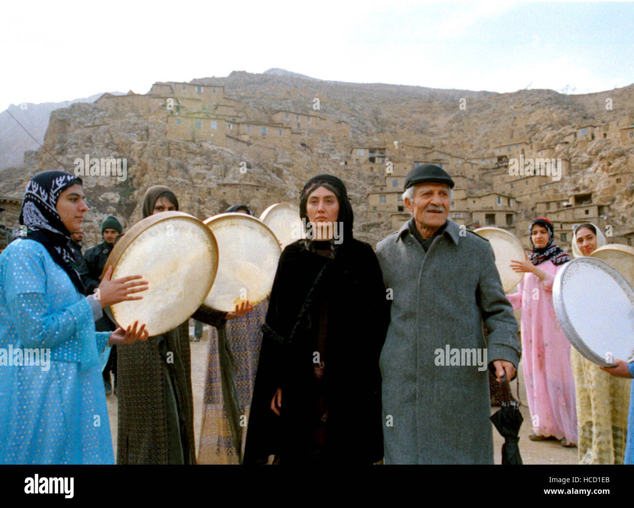HALF MOON, (aka NIWEMANG), Hedye Tehrani (center of frame), Ismail ...