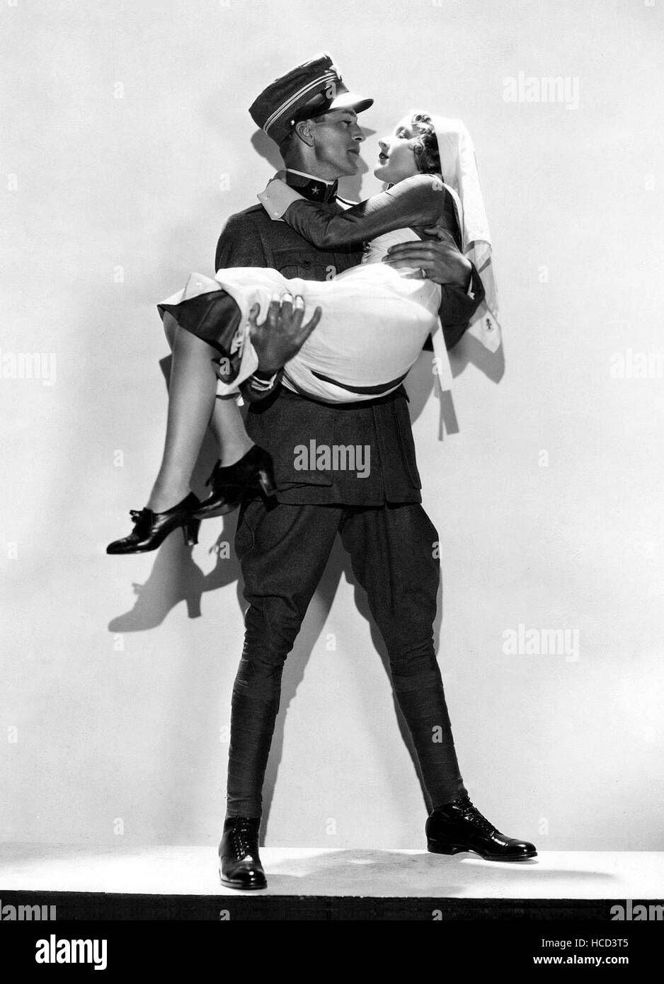 A FAREWELL TO ARMS, from left: Gary Cooper, Helen Hayes, 1932 Stock ...