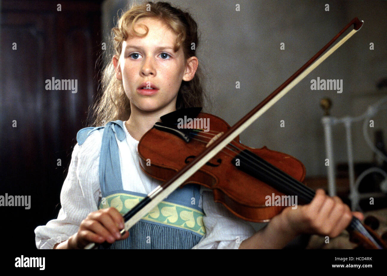 FIVE CHILDREN AND IT, Poppy Rogers, 2004 Stock Photo - Alamy