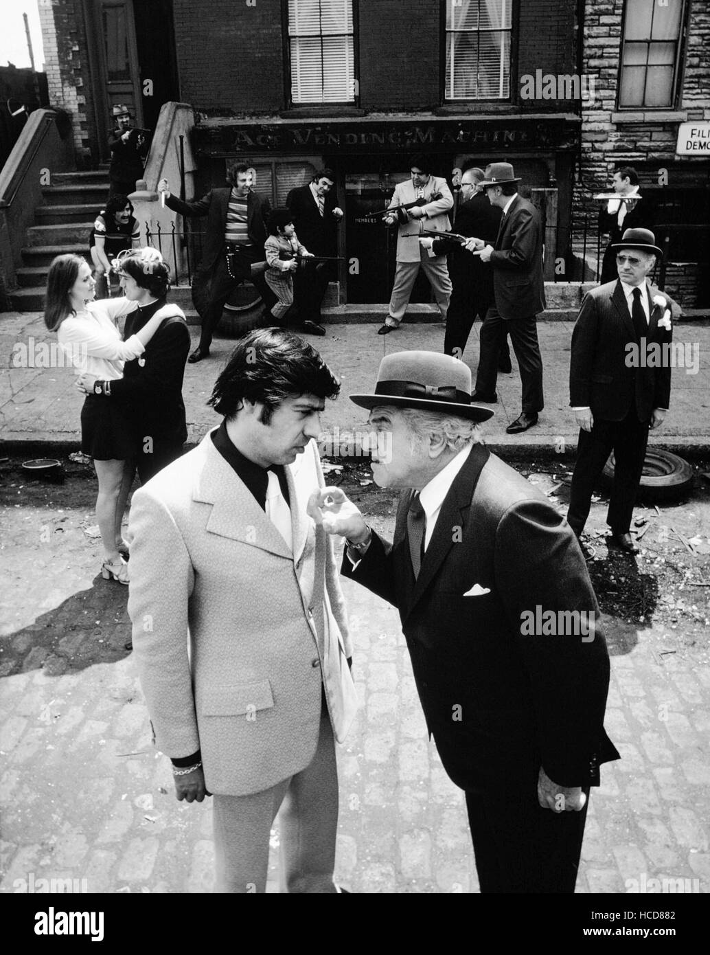 THE GANG THAT COULDN'T SHOOT STRAIGHT, (middle left) Leigh Taylor-Young ...