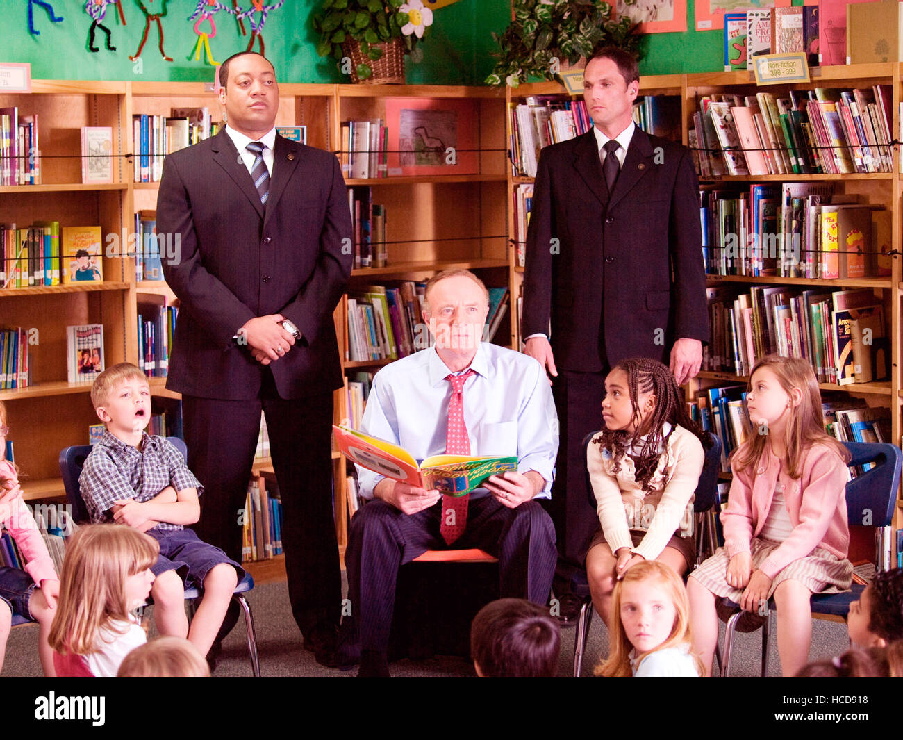 GET SMART, standing from left: Cedric Yarbrough, Tim DeKay, James Caan ...