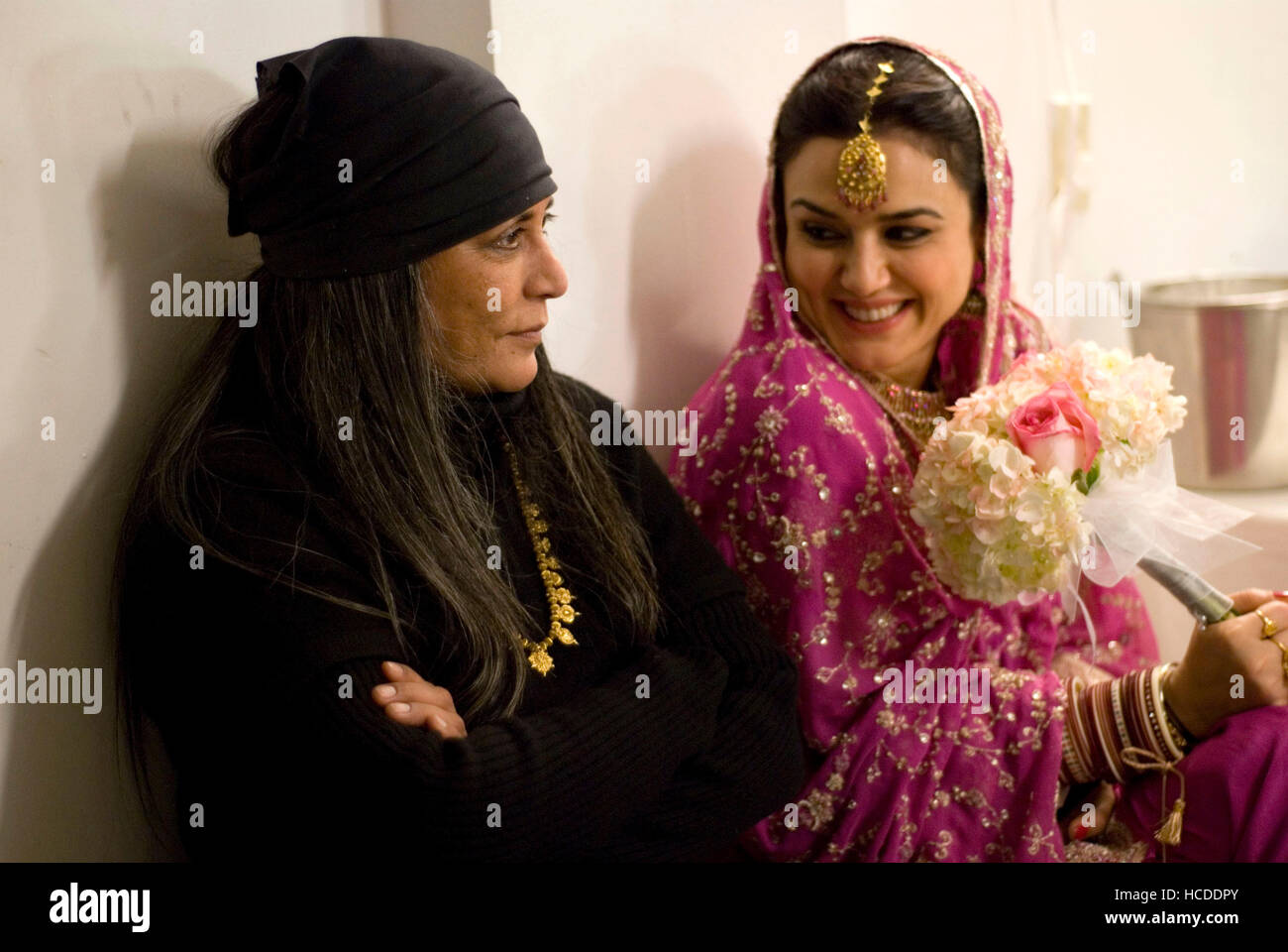 HEAVEN ON EARTH, from left: director Deepa Mehta, Preity Zinta, on set ...