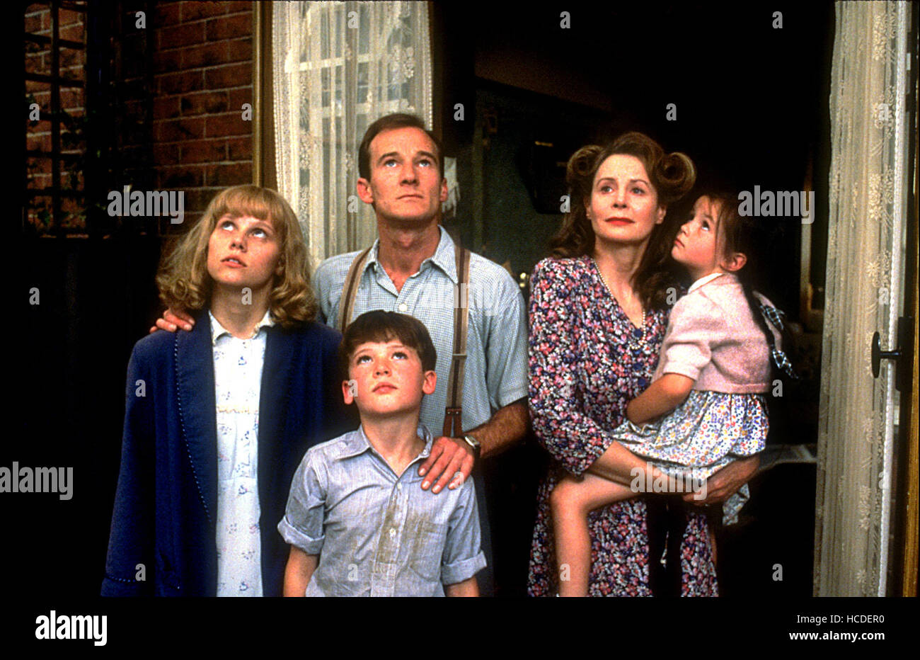 HOPE AND GLORY, Sammi Davis, David Hayman, Sebastian Rice-Edwards ...