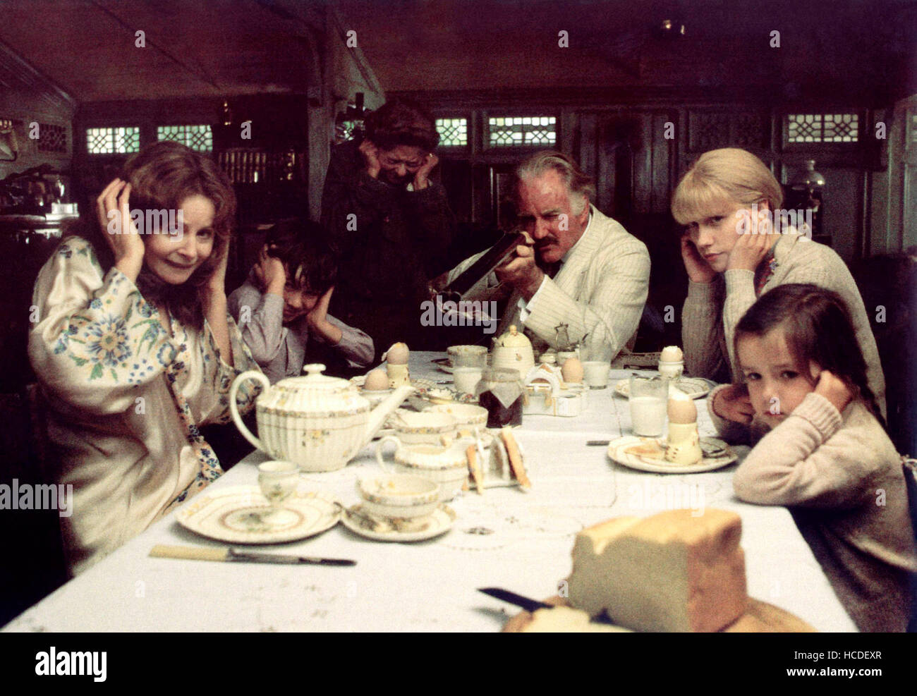 HOPE AND GLORY, from left: Sarah Miles, Sebastian Rice-Edwards, Annie ...