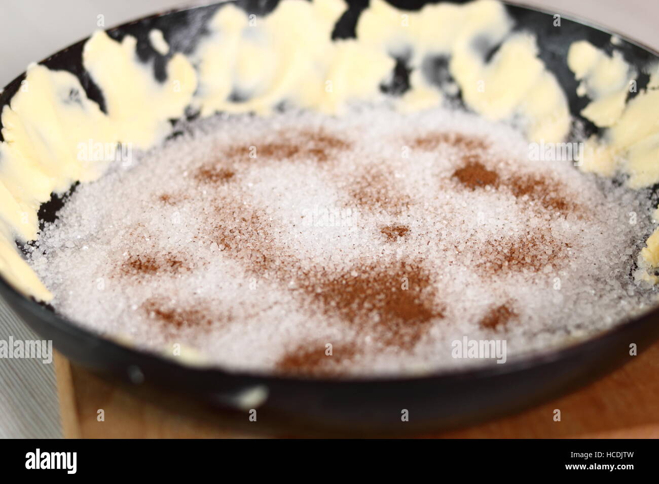 Sprinkle cinnamon powder over sugar layer. Making Apple Tarte Tatin ...