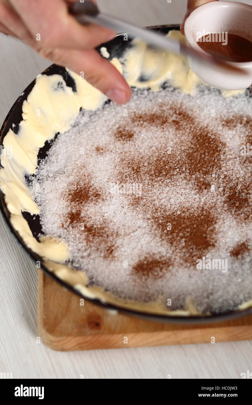 Sprinkle cinnamon powder over sugar layer. Making Apple Tarte Tatin ...