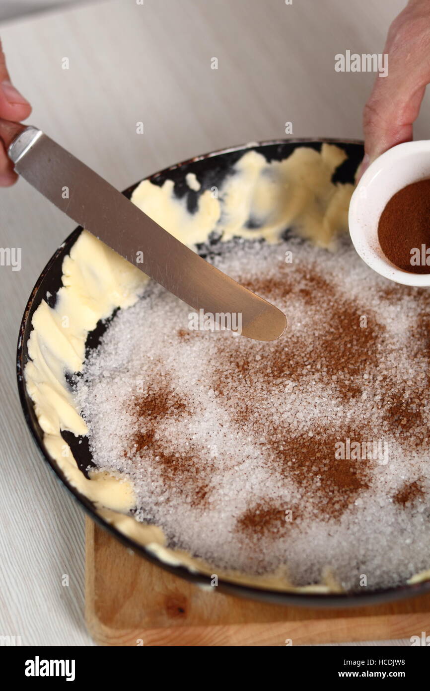 Sprinkle cinnamon powder over sugar layer. Making Apple Tarte Tatin ...