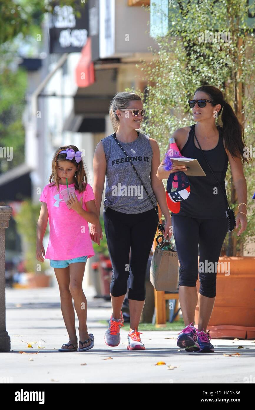 Reese Witherspoon after dance class exercise in Brentwood, Los Angeles ...