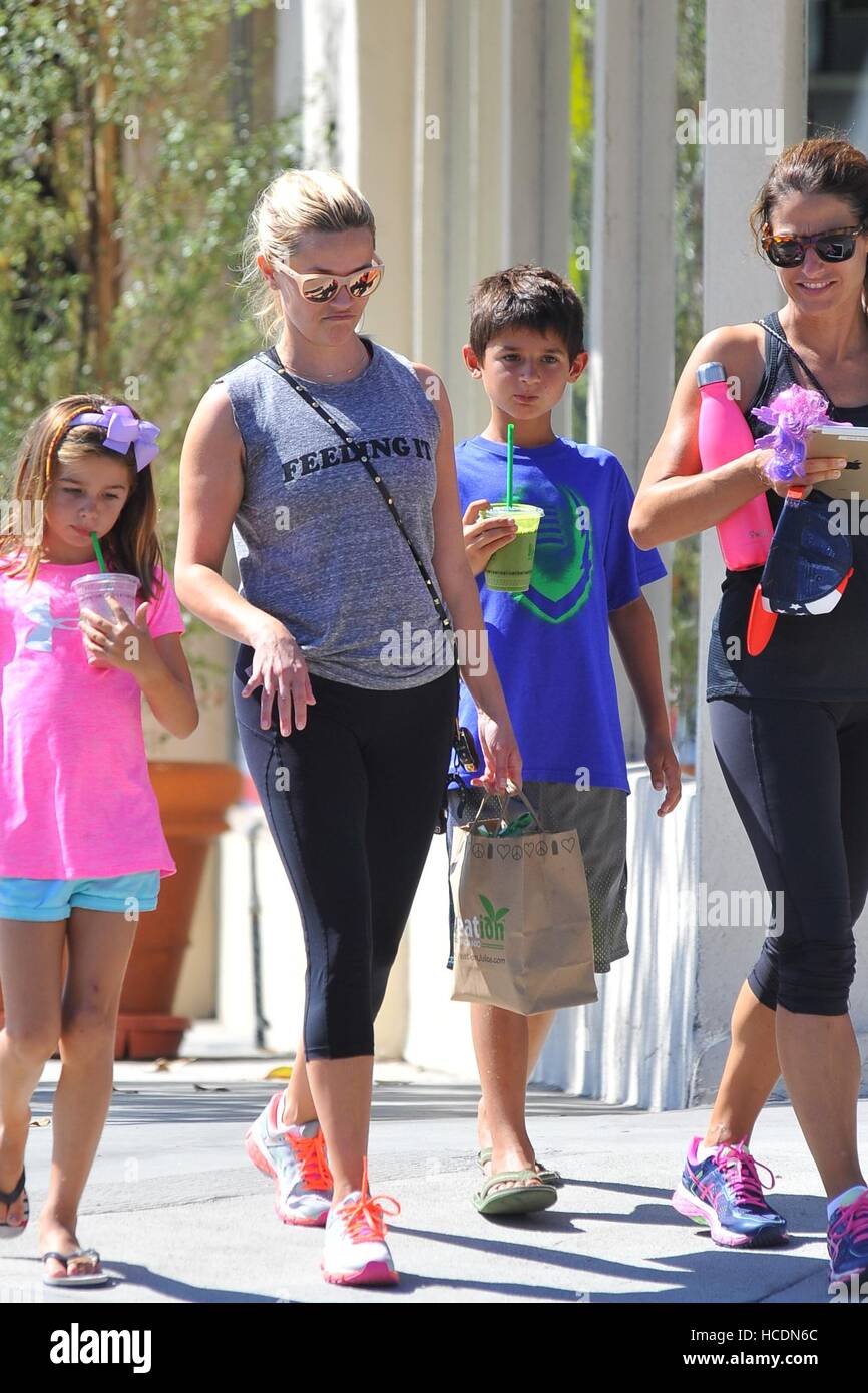 Reese Witherspoon after dance class exercise in Brentwood, Los Angeles ...