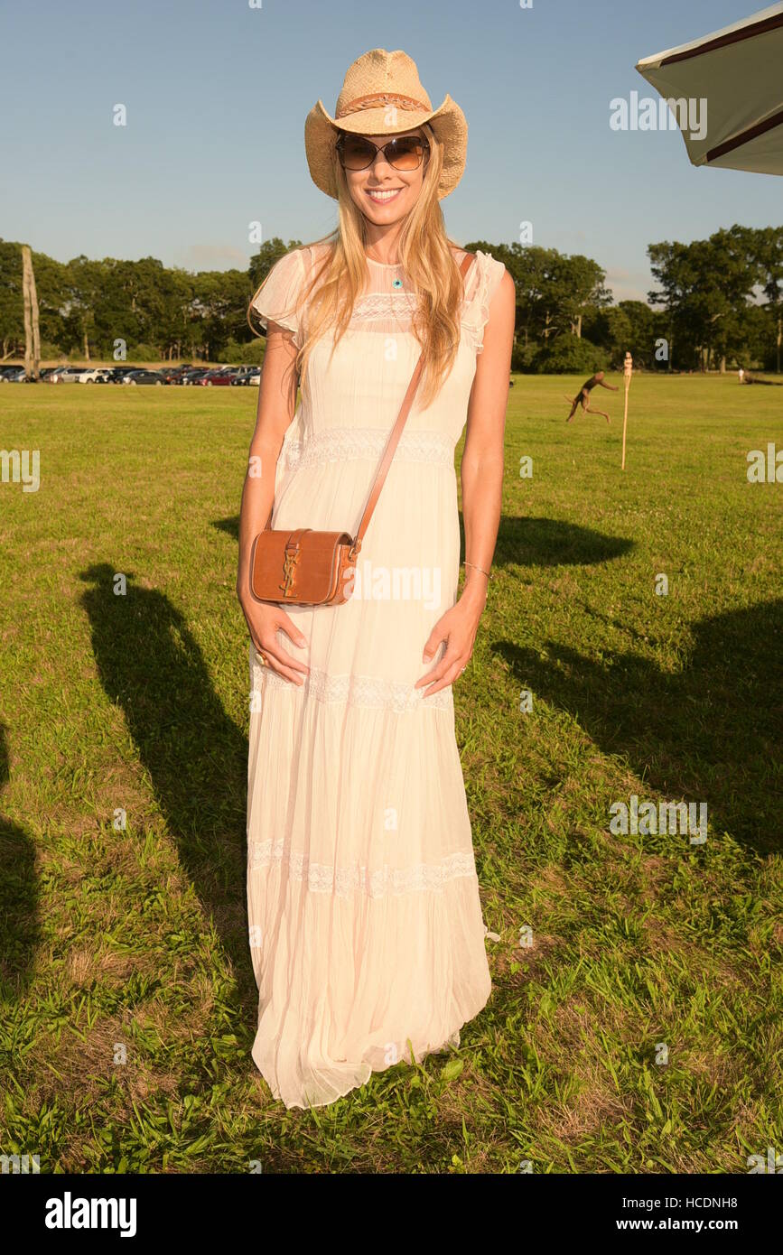 Beth Stern attending the Get Wild benefit for the Wildlife Center of ...