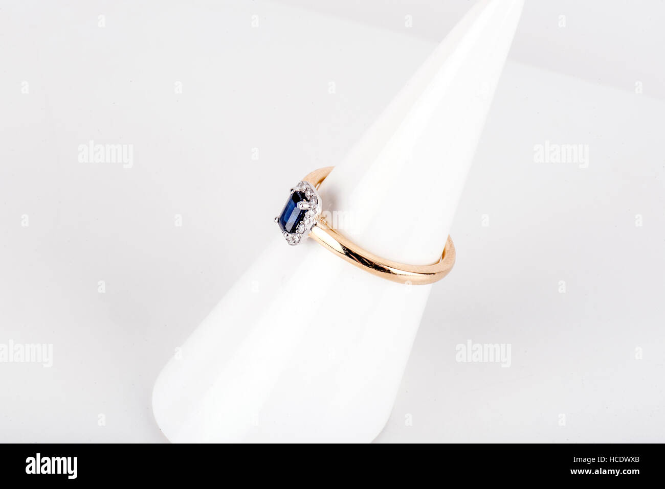 Gold jewellerys hi-res stock photography and images - Alamy