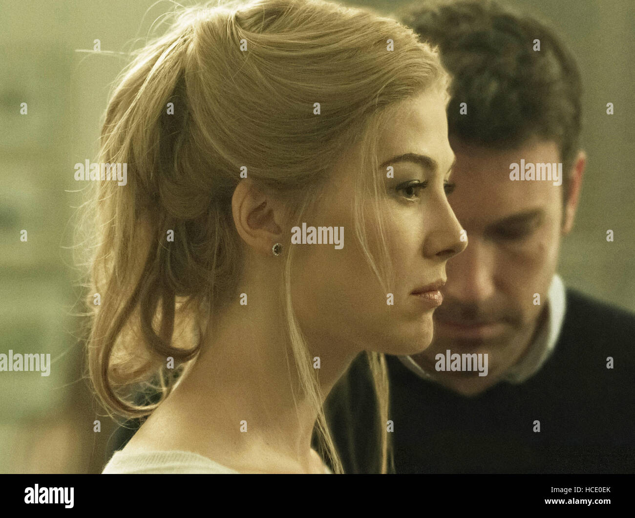 GONE GIRL, from left: Rosamund Pike, Ben Affleck, 2014. ph: Merrick ...