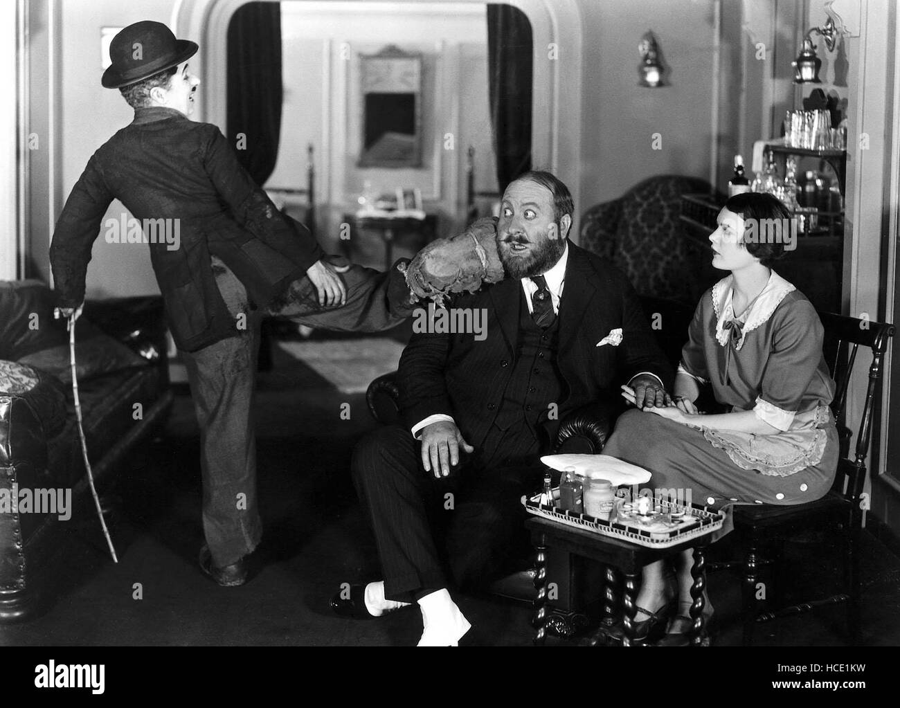 THE GOLD RUSH, from left: Charlie Chaplin, Mack Swain, Barbara Pierce ...