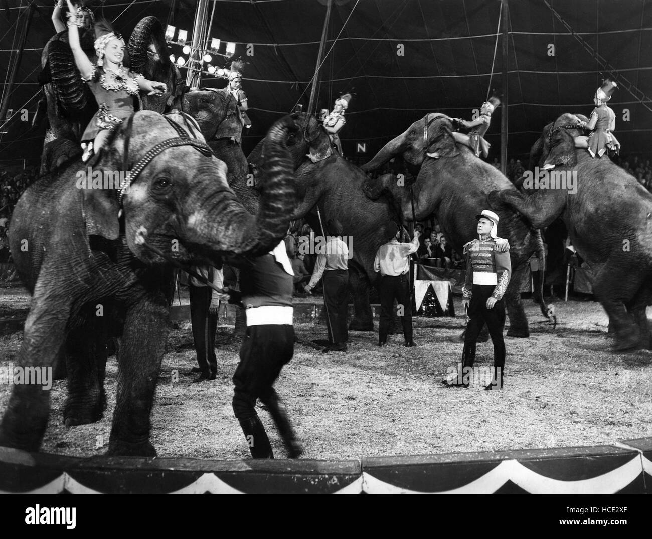 THE GREATEST SHOW ON EARTH, Lyle Bettger (ringmaster, right), 1952 ...