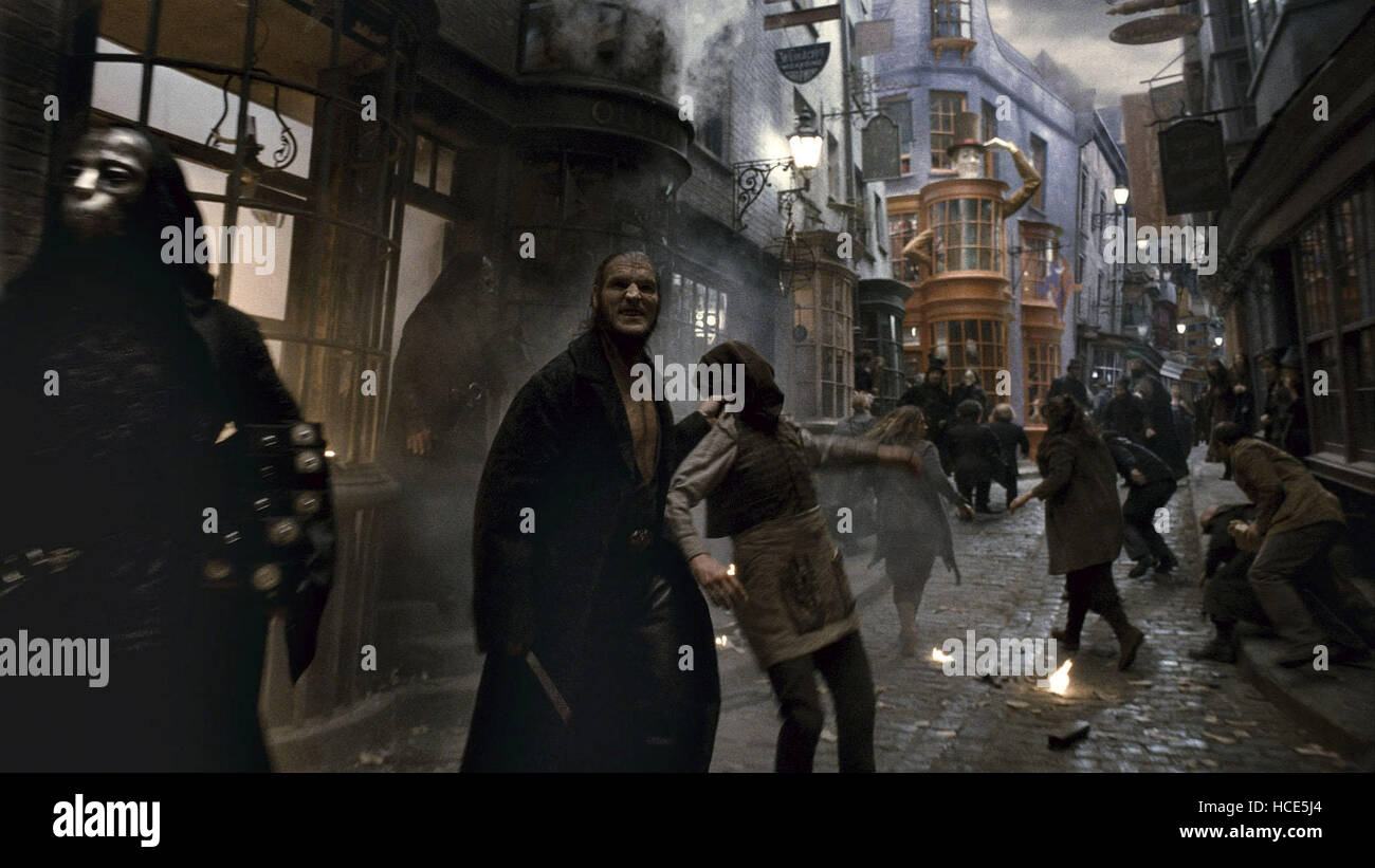 HARRY POTTER AND THE HALF-BLOOD PRINCE, Dave Legeno, 2009. ©Warner Bros ...