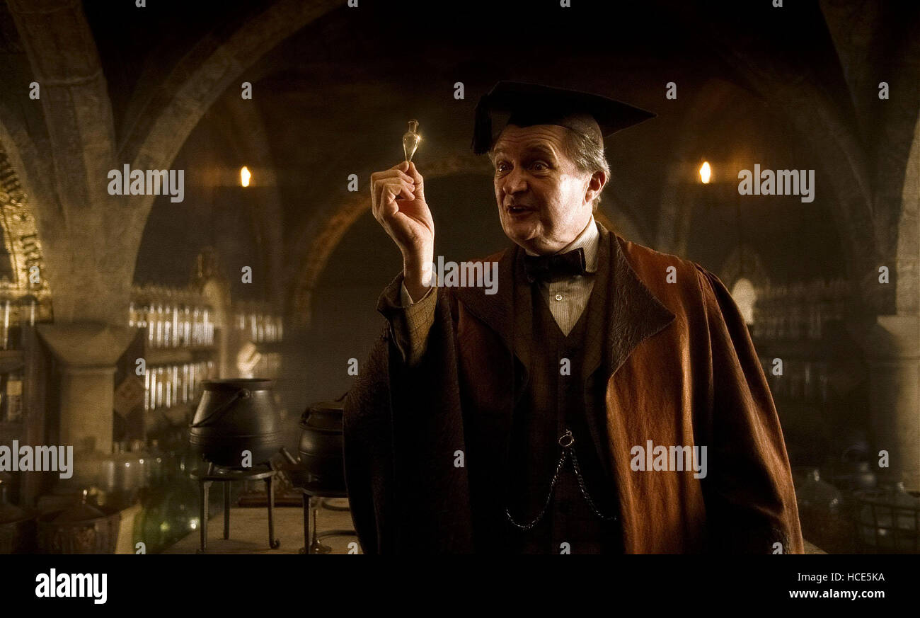 HARRY POTTER AND THE HALF-BLOOD PRINCE, Jim Broadbent, 2009. ©Warner ...