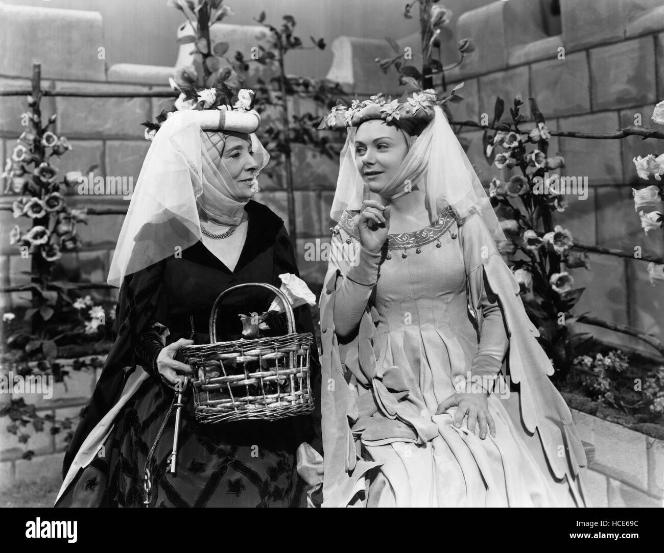HENRY V, from left: Freda Jackson, Renee Asherson, 1944 Stock Photo - Alamy