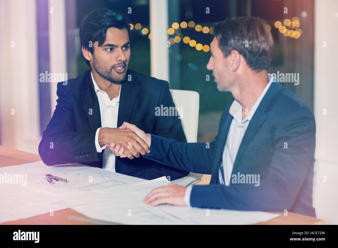 Shaking hands each other hi-res stock photography and images - Alamy