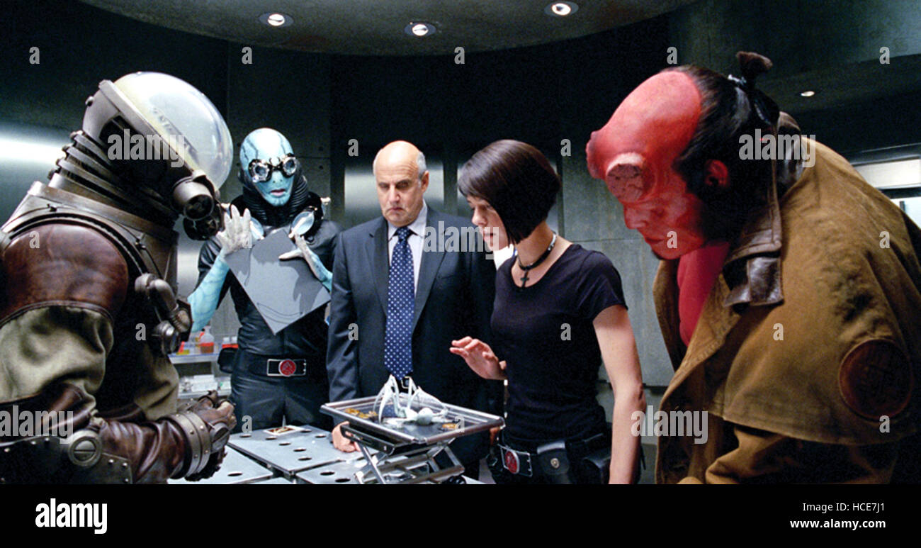 HELLBOY II: THE GOLDEN ARMY, (aka HELLBOY 2), from back left: Doug Jones, Jeffrey Tambor, Selma ...