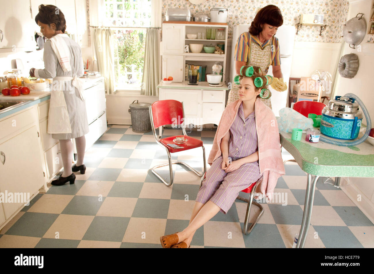 THE HELP, l-r: Roslyn Ruff, Emma Stone, Allison Janney, 2011, ph: Dale ...